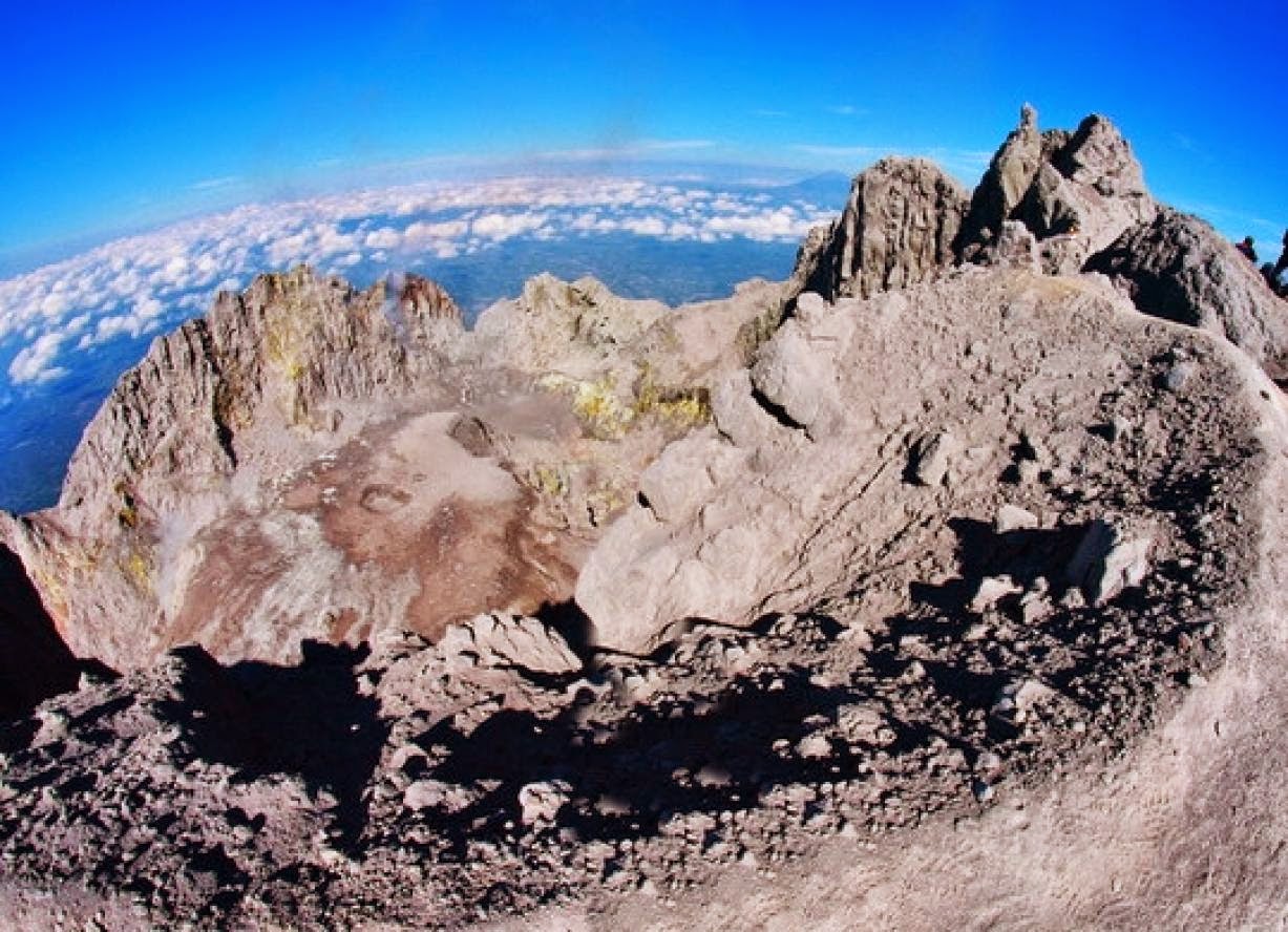 Selfie di Puncak Merapi, seorang pendaki jatuh ke kawah | Kabar Pendaki