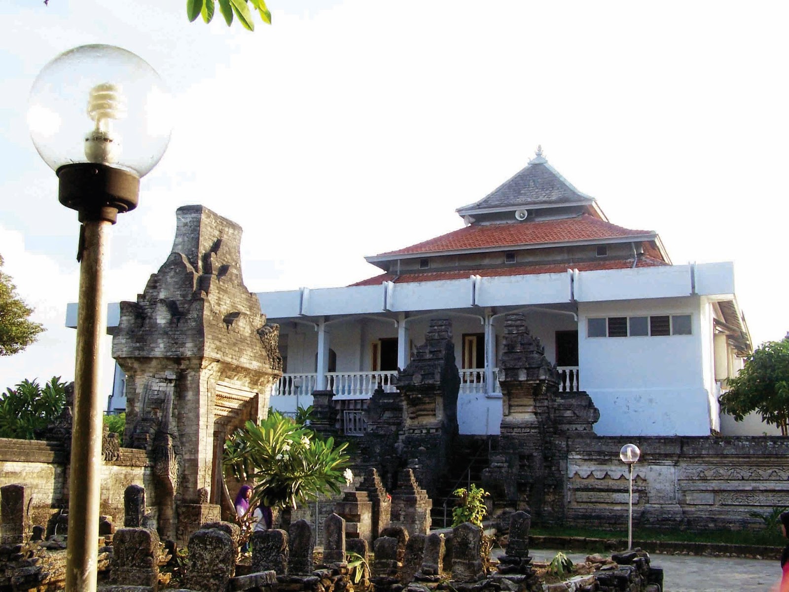 MOZAIK 30 - Gaya Arsitektur Masjid Jawa ~ Tabloid NUsa Ma'arif NU Tuban