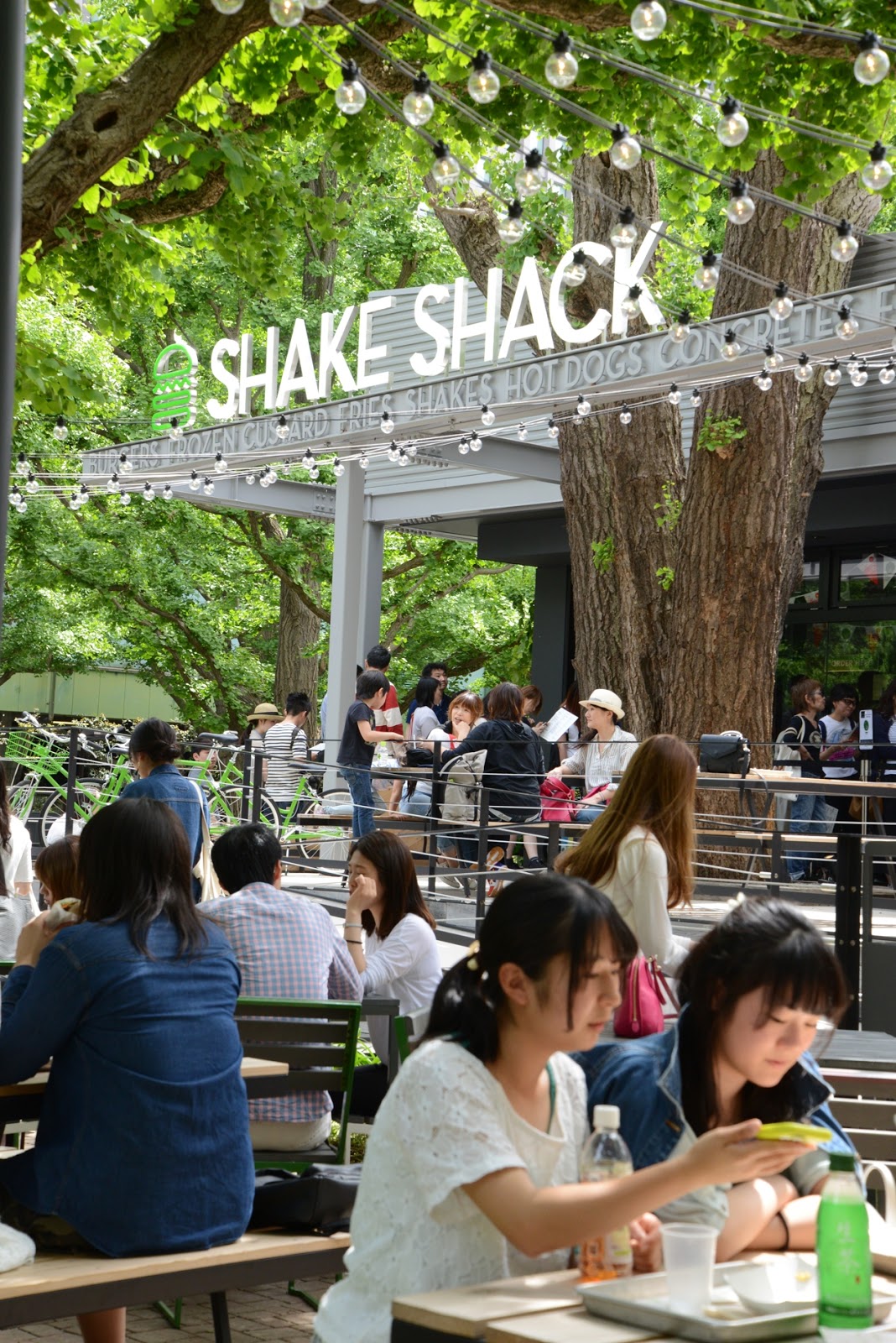 50 Hours in Tokyo: Shake and Shack in Line | Joie de Vivre - Blog by g4gary