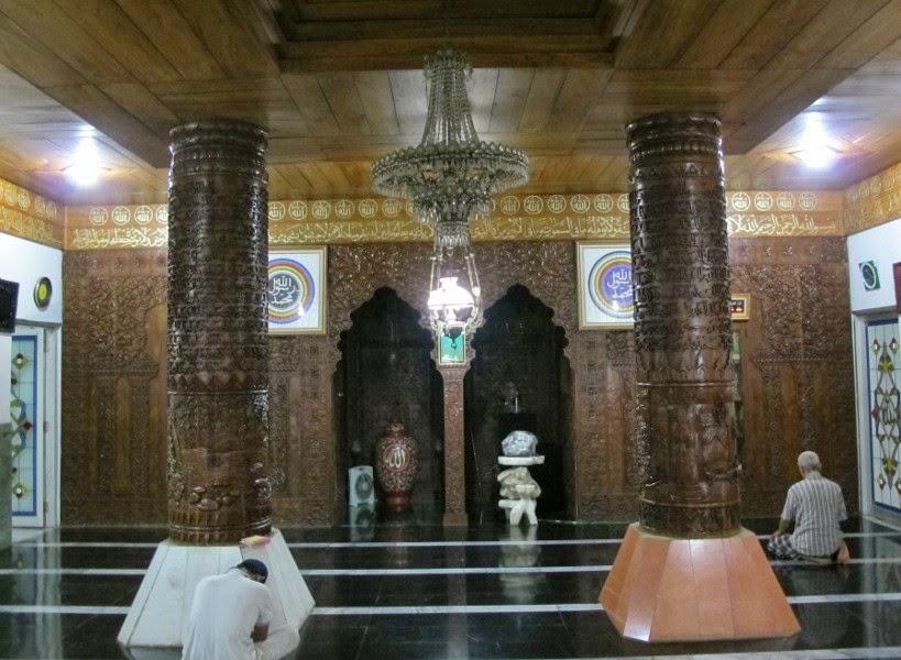 Uniknya Masjid Perahu di Jakarta | Harian Proyek