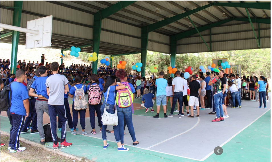 Escuela Superior Jardines De Ponce: Entrada Senior