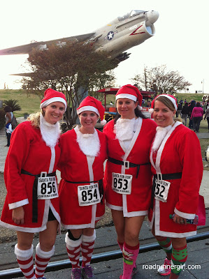 Road Runner Girl: Santa Run Recap and a WINNER!