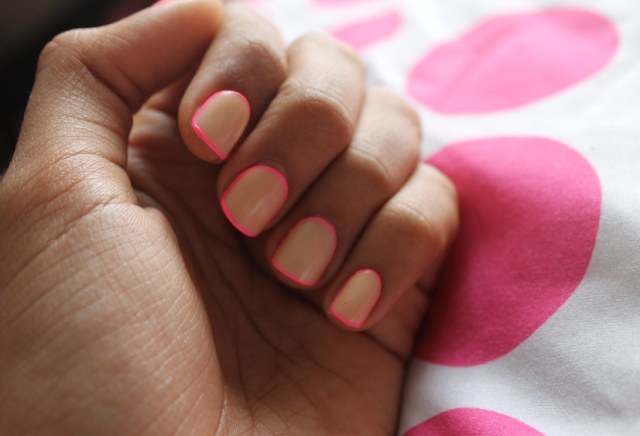 Freckle Bee: Easy outline manicure tutorial!