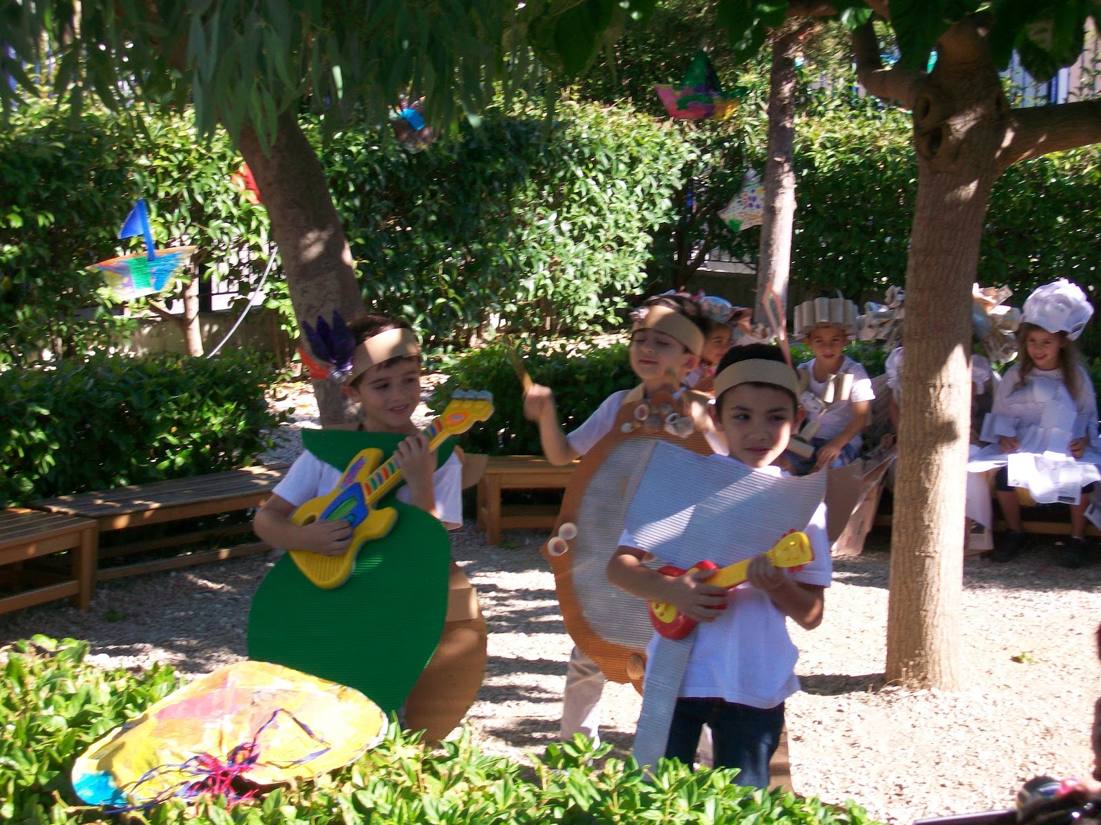 13o Ολοήμερο Νηπιαγωγείο Αχαρνών: ΚΑΛΟΚΑΙΡΙΝΗ ΓΙΟΡΤΗ 2012