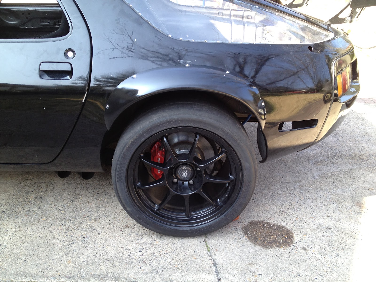 Lighter, Faster, Better. Porsche 928 Hybrid: The Quest for Traction ...