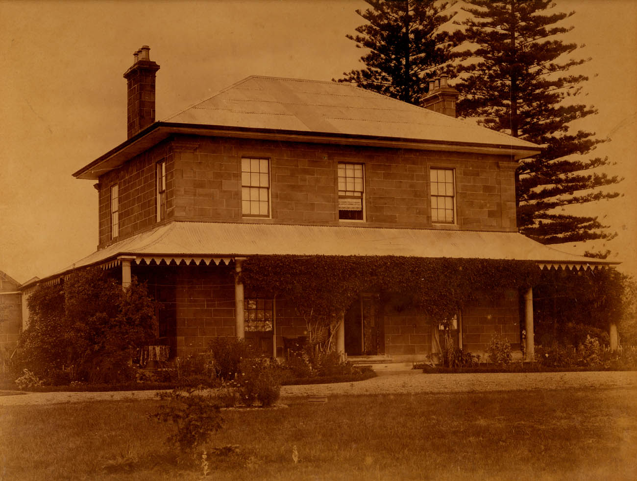 Stone Cloven House: Dunmore House