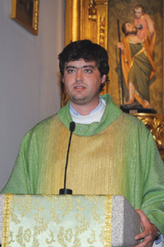 Paróquia de São Cristóvão do Muro: PARABÉNS AO PADRE RUI!