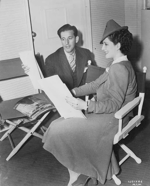 It's The Pictures That Got Small ...: THE THURSDAY GLAMOUR 15!