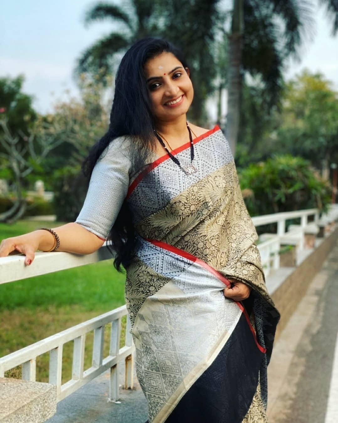 Serial Actress Sujitha Dhanush Glam Traditional Saree Pics