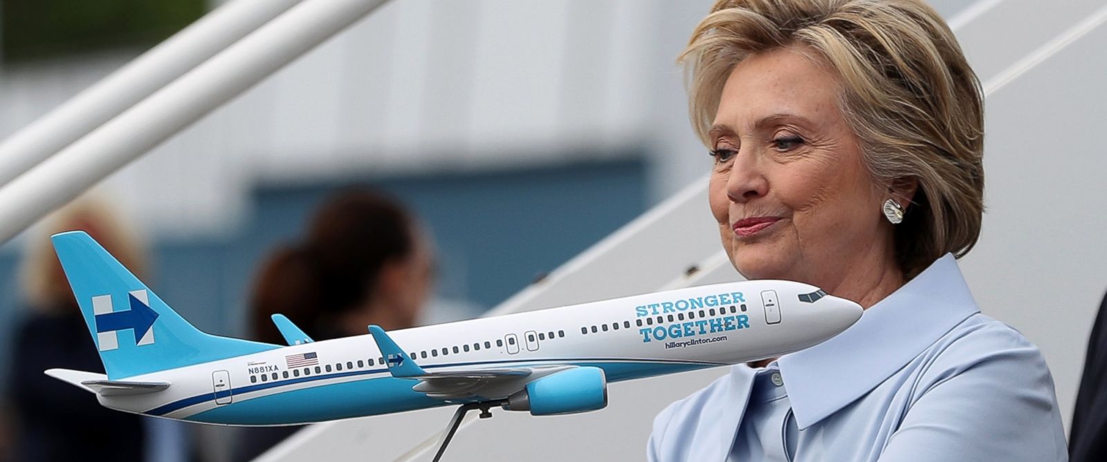 Aero Pacific Flightlines: Hillary Clinton Begins Traveling With Press ...