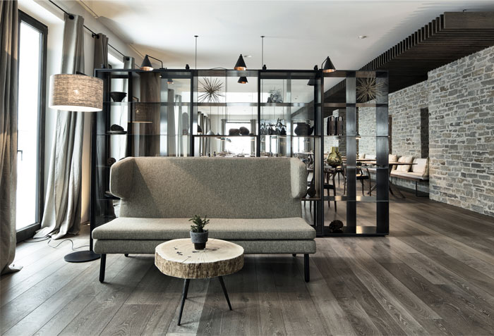 winter cherry: Monika Gogl: bois, pierre, verre et béton