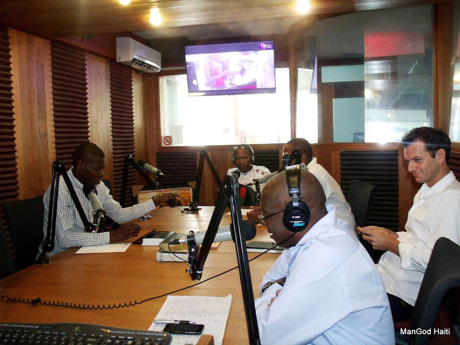 Maarten Boute le PDG de la Digicel invité a l`émission matin Caraïbes ...