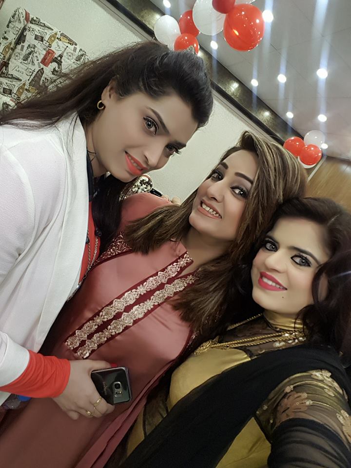 Shanza Khan Hot & Beautiful Pictures With Other Stage Actress Sobia ...