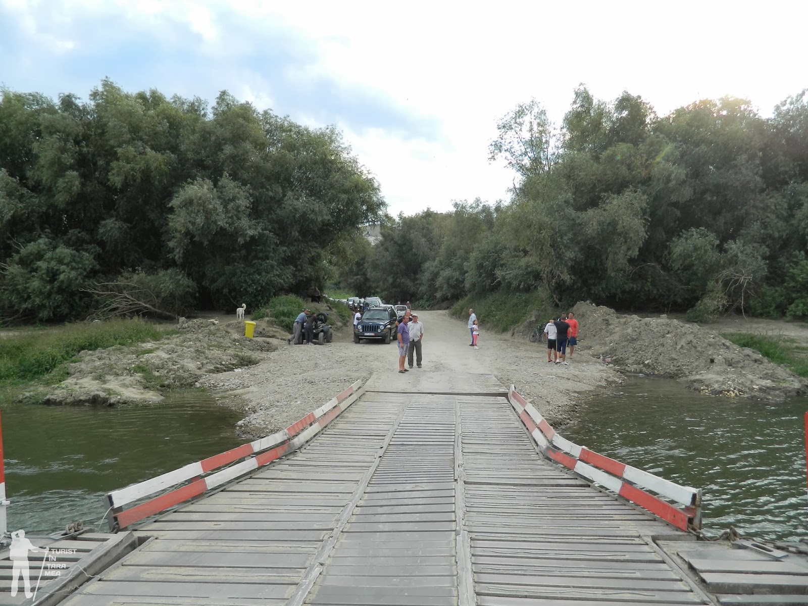 Trecerea Dunării cu bacul de la Ostrov