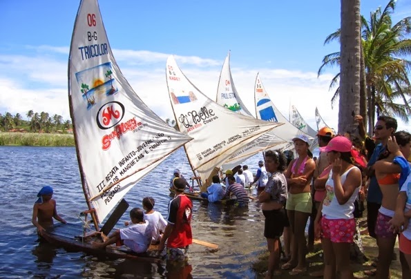 Revista Litoral Leste: Aquiraz: Praia do Batoque Revista Litoral Leste: Aquiraz: Praia do Batoque