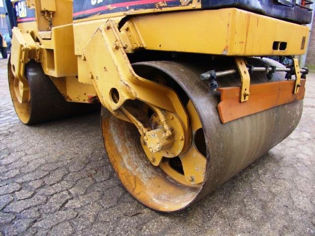 Cilindru compactor Caterpillar CB-224C 2.6to Second Hand