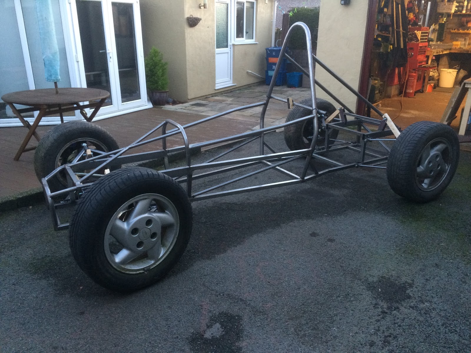MY SINGLE SEATER SPRINT CAR BUILD: Borrowed a set of 14" Alloys...
