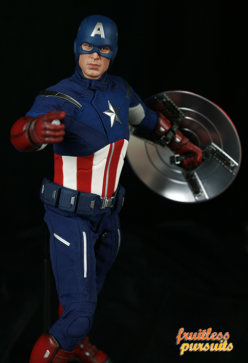 Fruitless Pursuits: Review: Hot Toys The Avengers: Captain America 1 ...