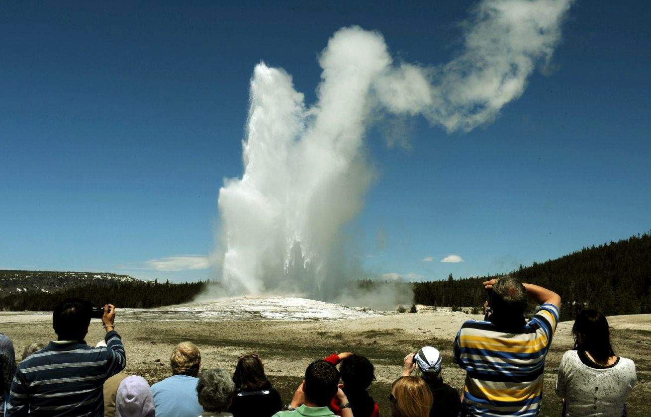 World's Tallest Active Geyser Awakens in Yellowstone - Geology In