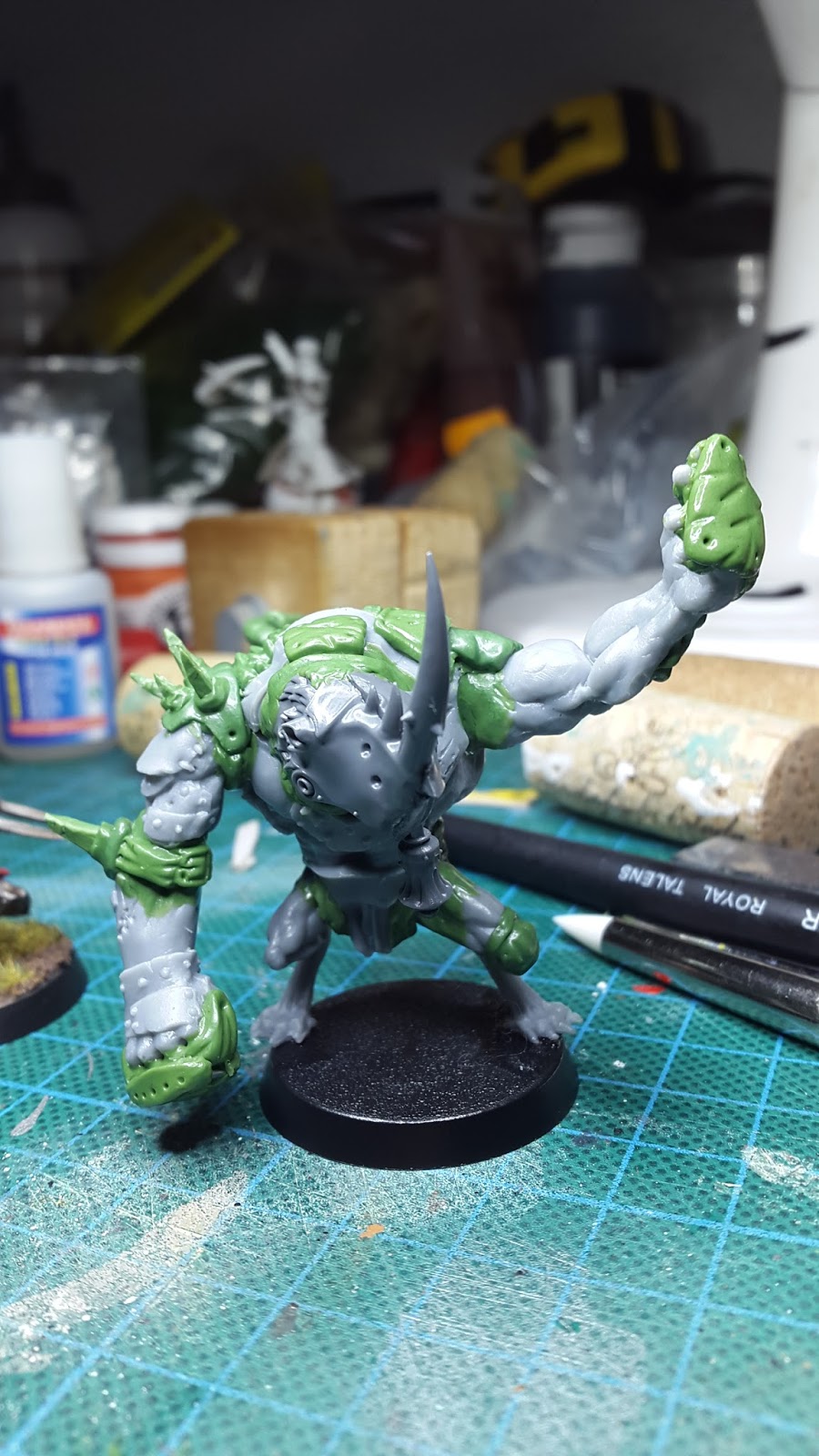 Siarom: Skavenblight Scramblers, Bloodbowl Albino Rat Ogre conversion