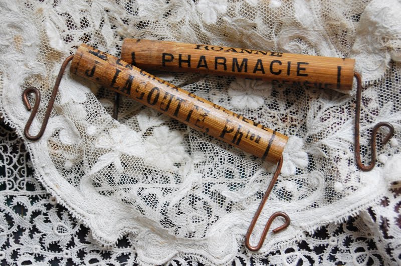 Lululiz in Vintageland: French Pharmacie parcel carry handles