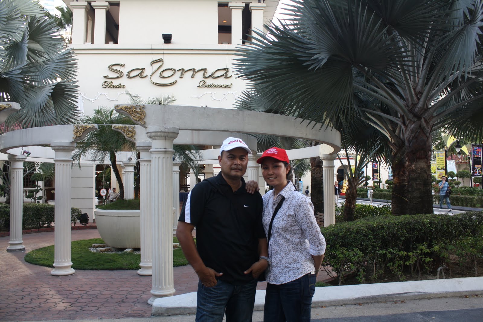 IPOH STATION ANTIQUE CAFE: SALOMA THEATRE AND BISTRO RESTAURANT