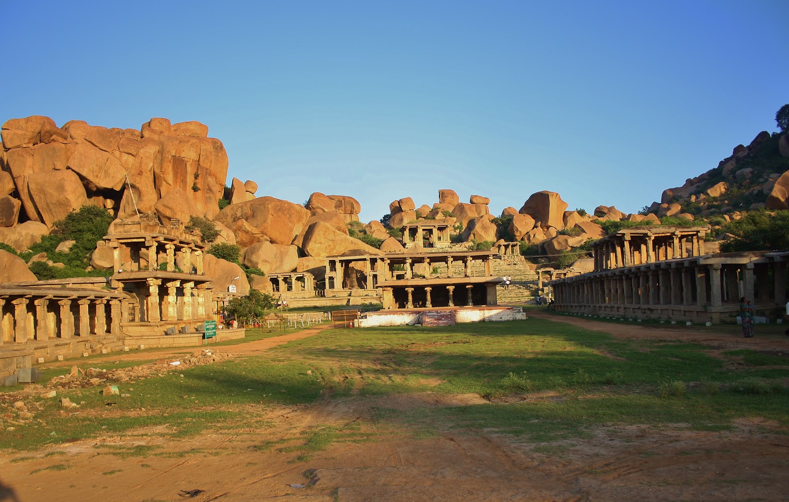 The Beautiful World. Through Me.: Hampi - Beauty of the Majestic Ruins