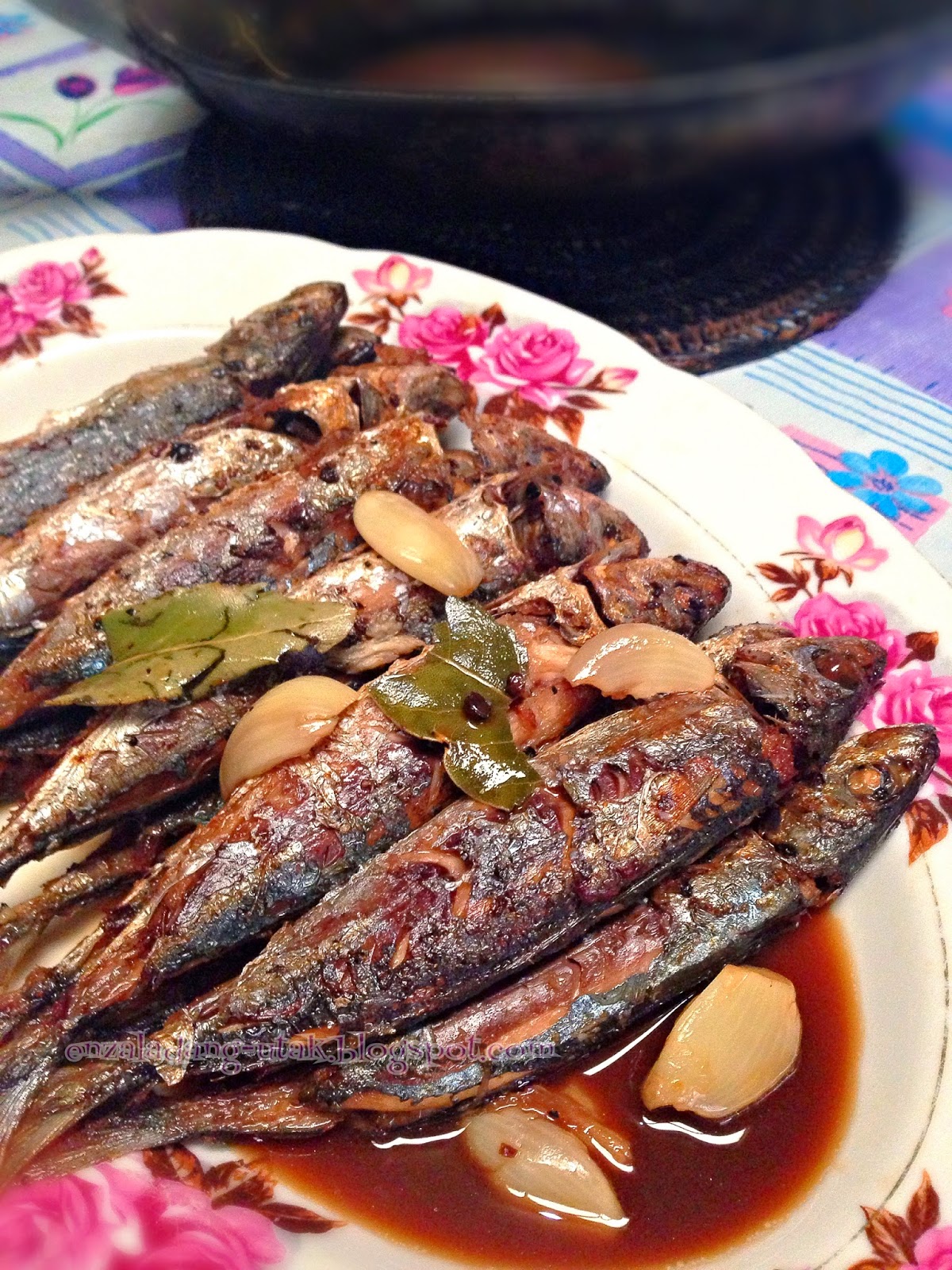 Filipino Classic Adobong Manok (Chicken Braised in Vinegar and Soysauce ...