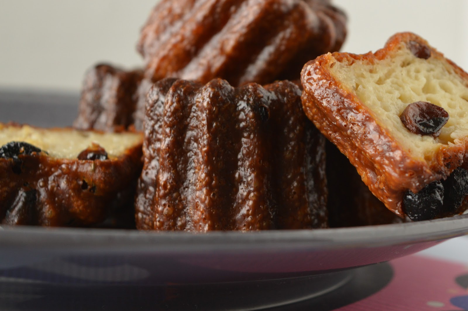 Mukatanas: Kanelės su rome mirkytomis razinomis