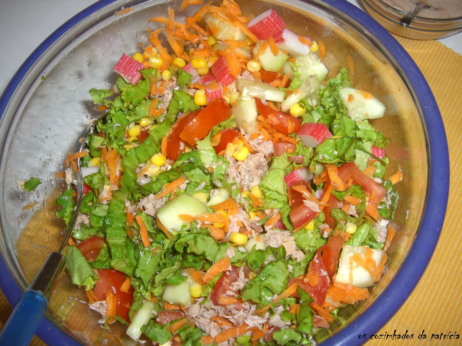 Os Cozinhados da Patrícia: Salada de atum com delicias do mar