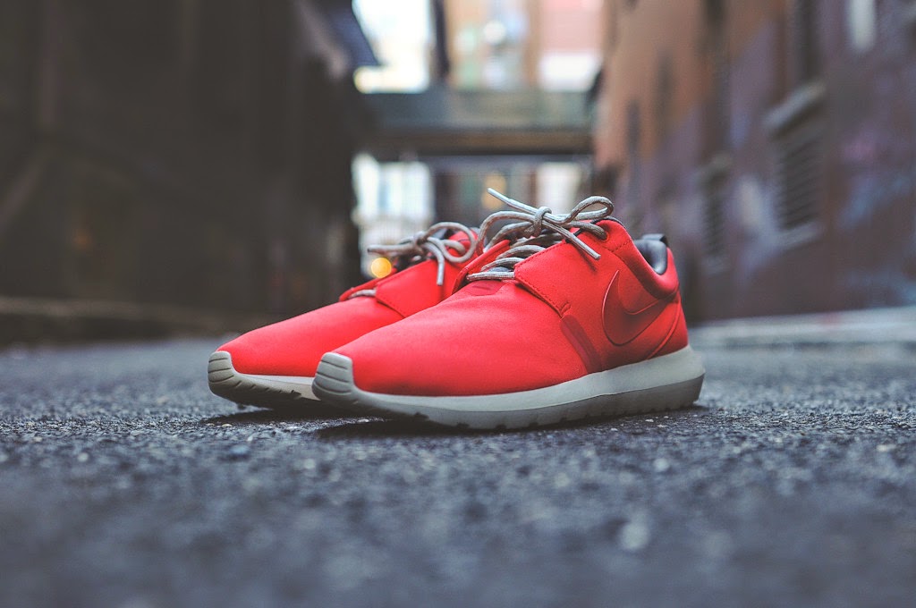 Nike Roshe Run Natural Motion - Crimson - SneakerBox
