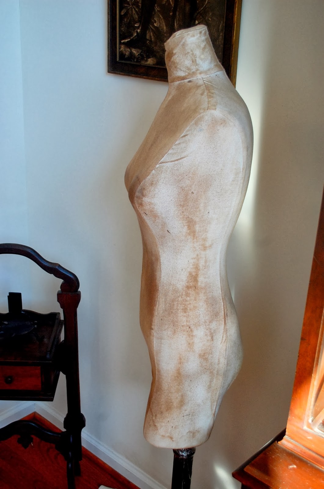RJ's This and That Boutique: DIY: Antiquing a Modern Body Form Tutorial ...