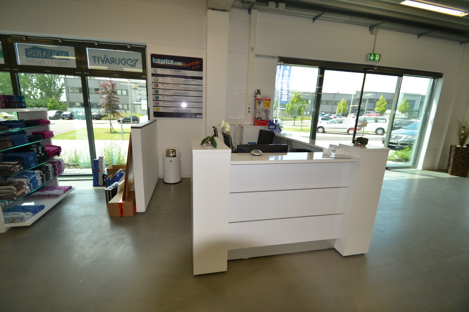 Colour up your office !: Neue Referenz für winkelförmige Theken als L ...