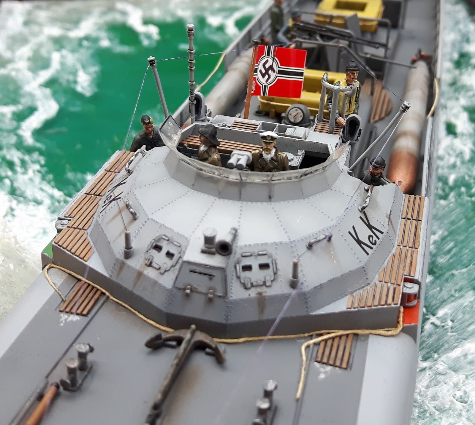 1/72 Scale Kits & Diorama: Revell S-100 Schellboot Water Diorama