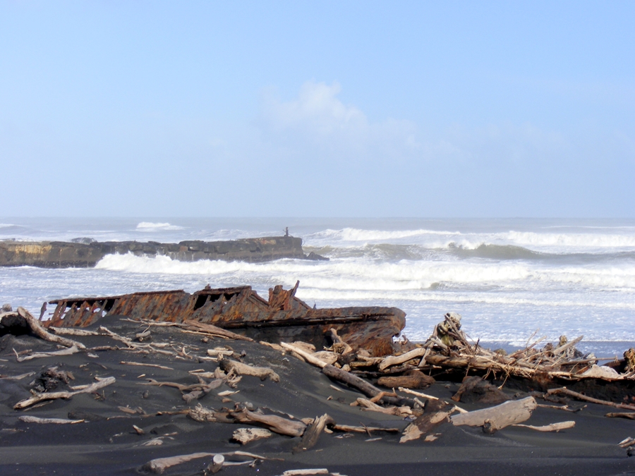 photographing New Zealand: Waitangi shipwreck, Mana Bay, Patea