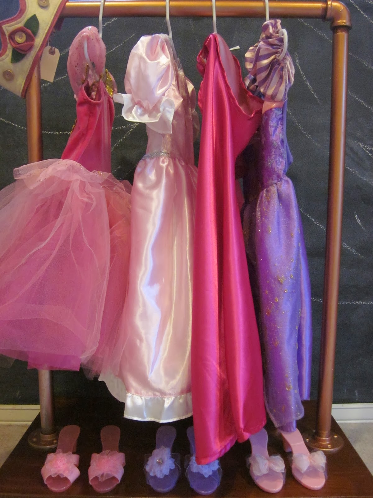 Queen B Creates: Dress-Up Rack