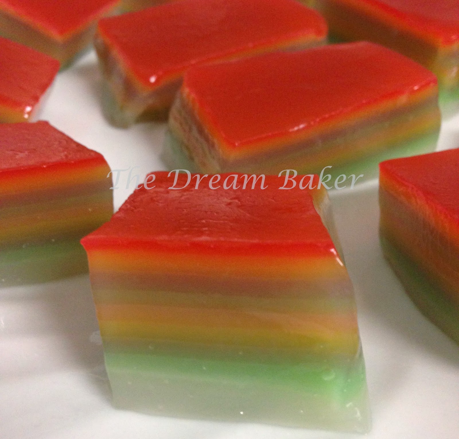 The Dream Baker...: Kueh Lapis a.k.a. Steamed Nine-layer Cake (九层糕）
