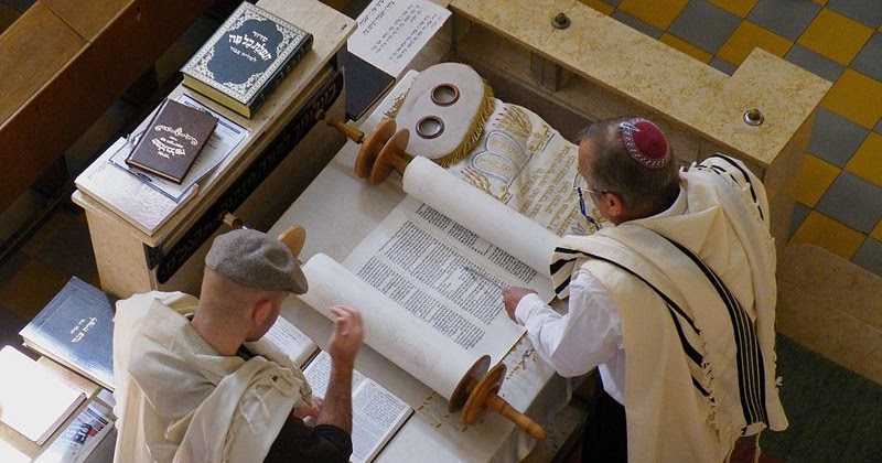 Simchat Torah - Dancing with Bibles