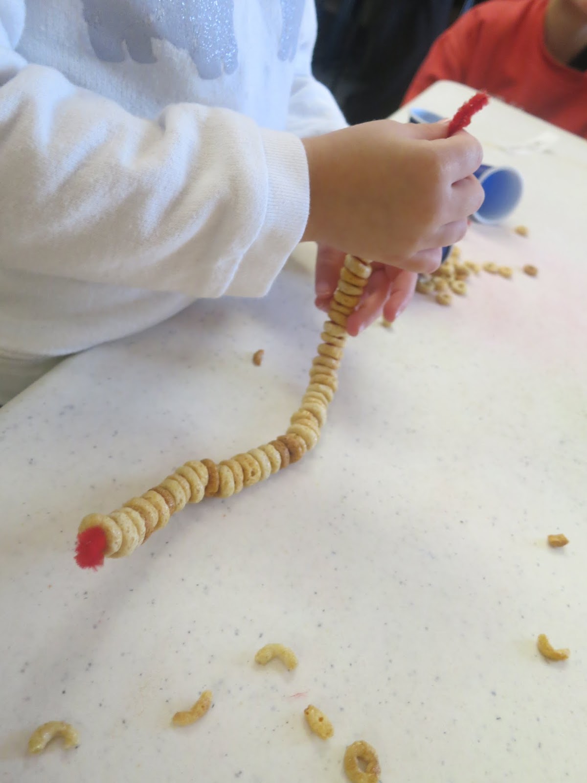 Toddler Art Class: Cheerios on Chenille Stems : library makers