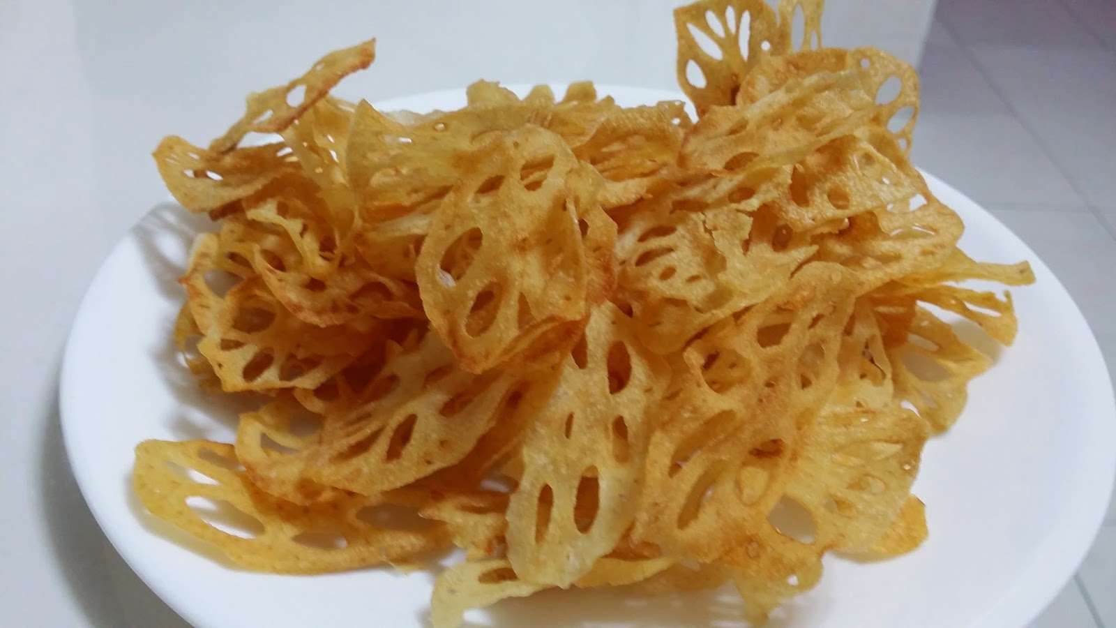 ♥ ♥ ♥ 烘培幸福屋 ♥ ♥ ♥: "Deep Fried Lotus Root Slice炸莲藕片"