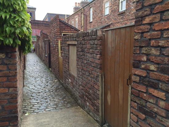 Coronation Street Blog: More ginnels, please