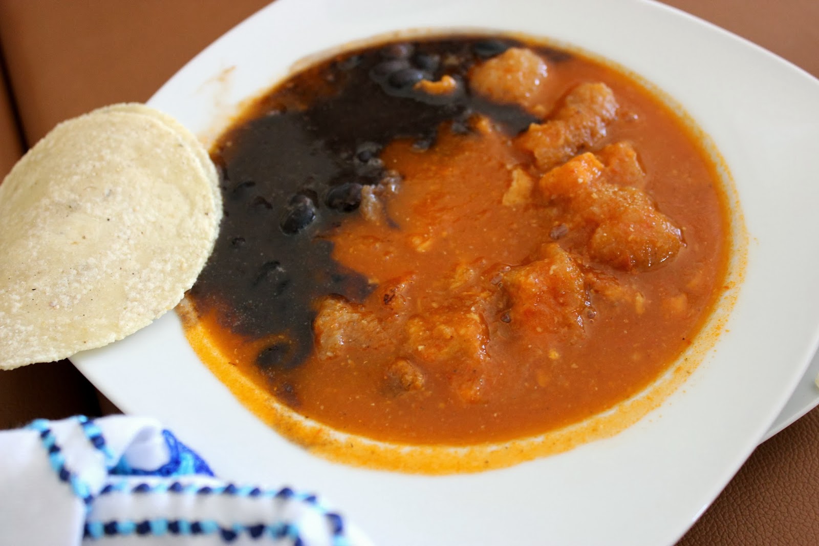 EL SABOR DE TEHUACAN : "Chicharron en salsa roja"