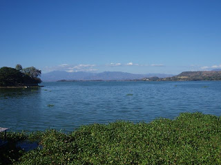 mejores lugares turisticos de El Salvador: lago suchitlan