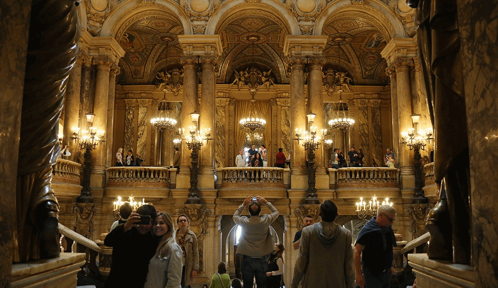 La majestuosa Opera Garnier de París
