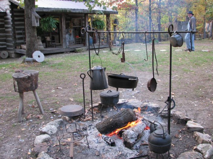 The Old Tattered Flag: A primitive homestead tour.....