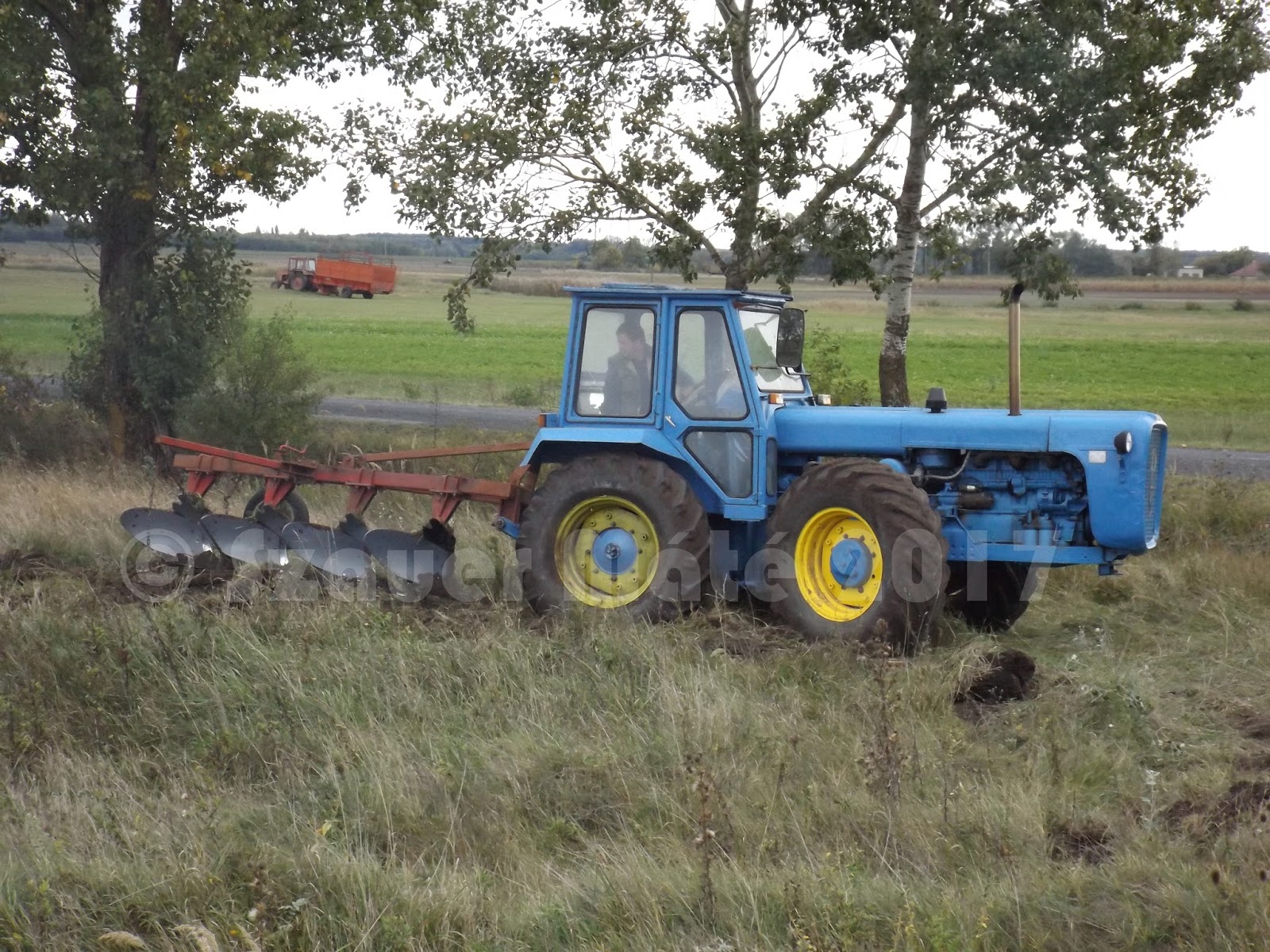 ..Mezőgépek..: Dutra 1000 - Szántás
