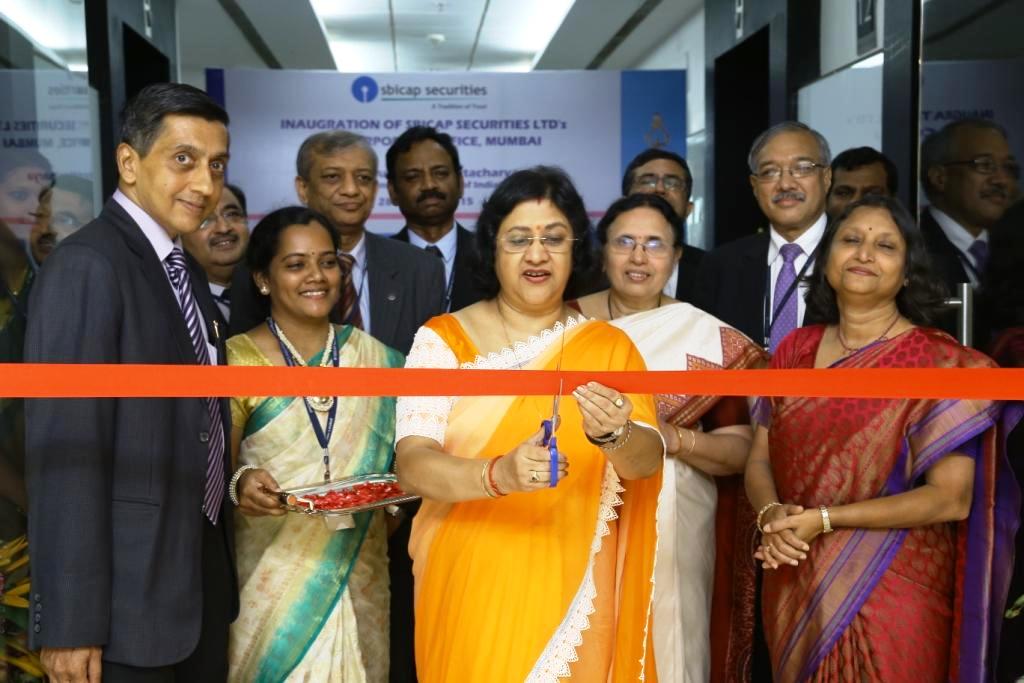 ORIENT PUBLICATION: SBI Chairman Arundhati Bhattacharya inaugurates new ...