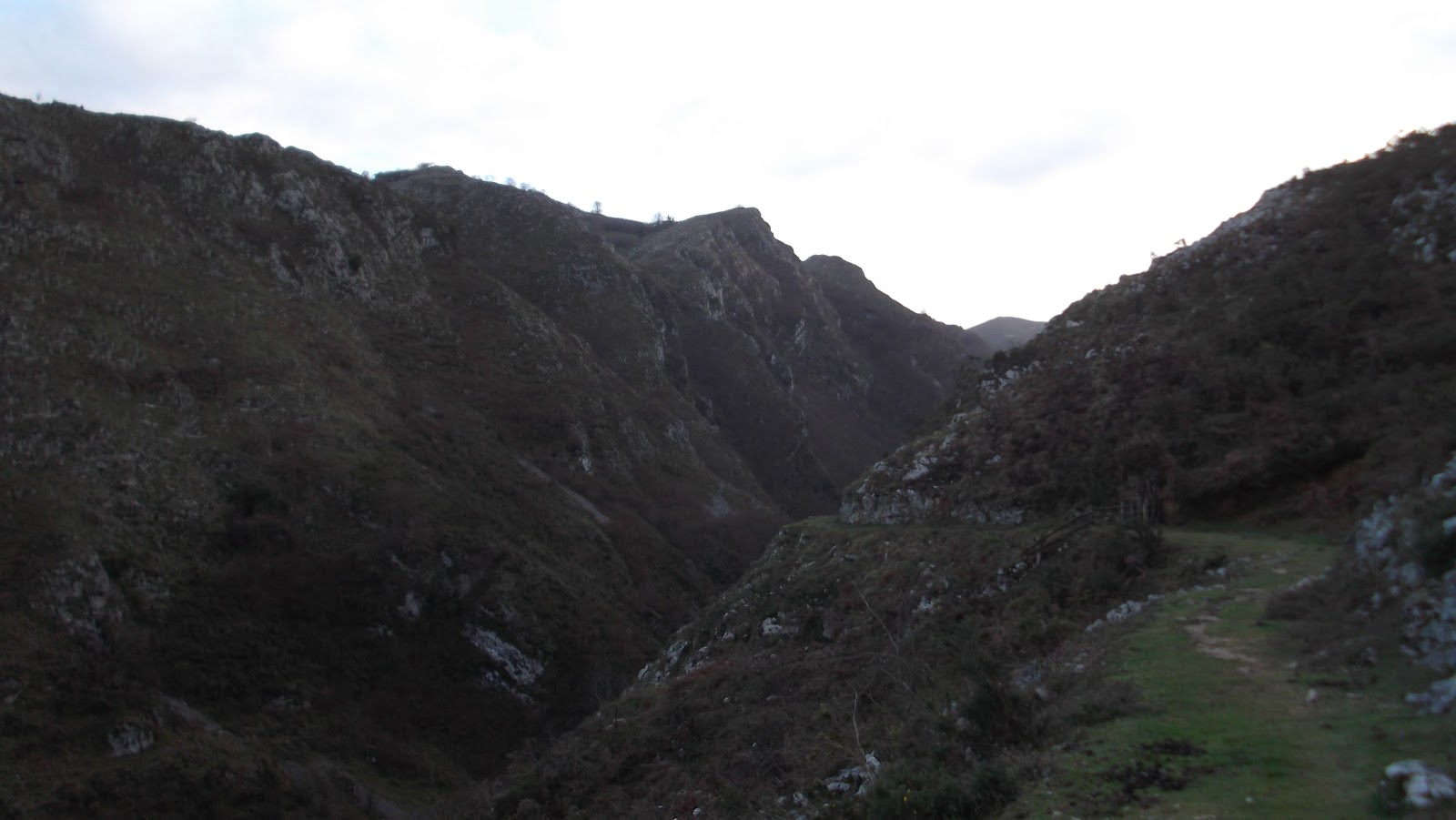 La senda de Cernunnos: Ruta de Fuensanta.Nava ( Asturias )