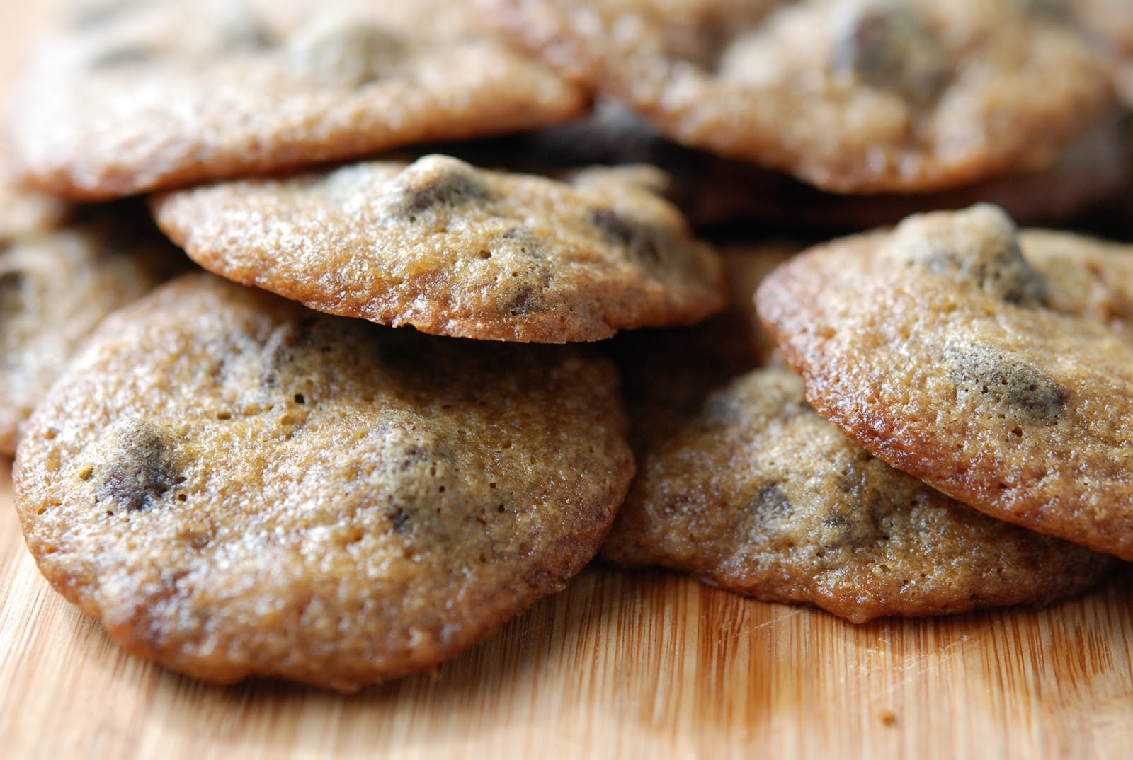 CupCakes and CrabLegs: Ultra Thin Chocolate Chip Cookies