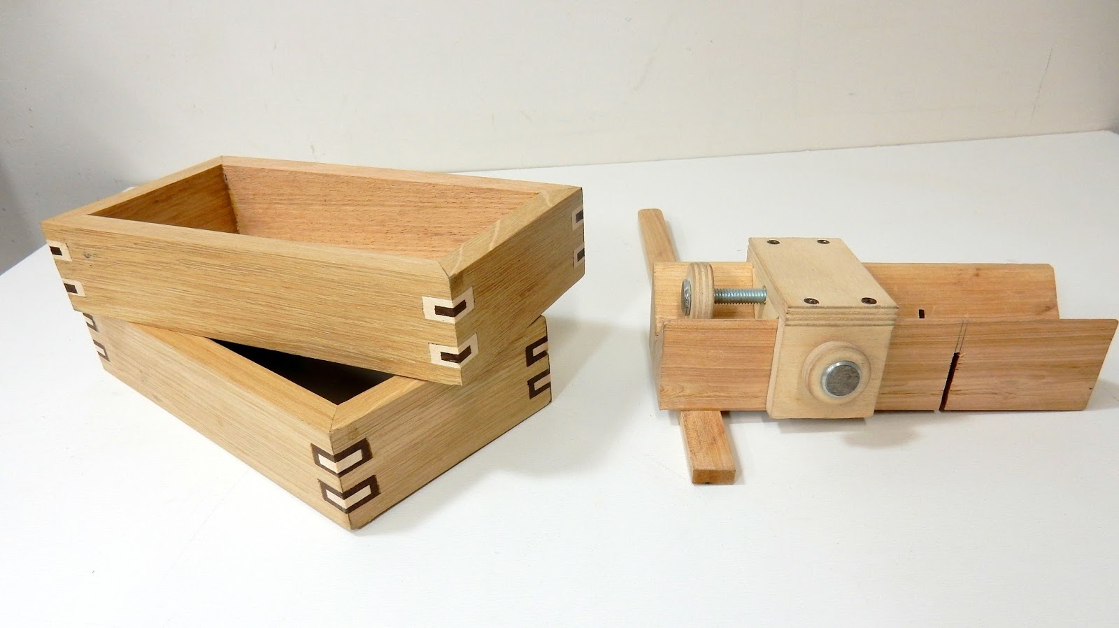 Jax Design: Make a Simple Jig and Build Boxes with Decorative Splines